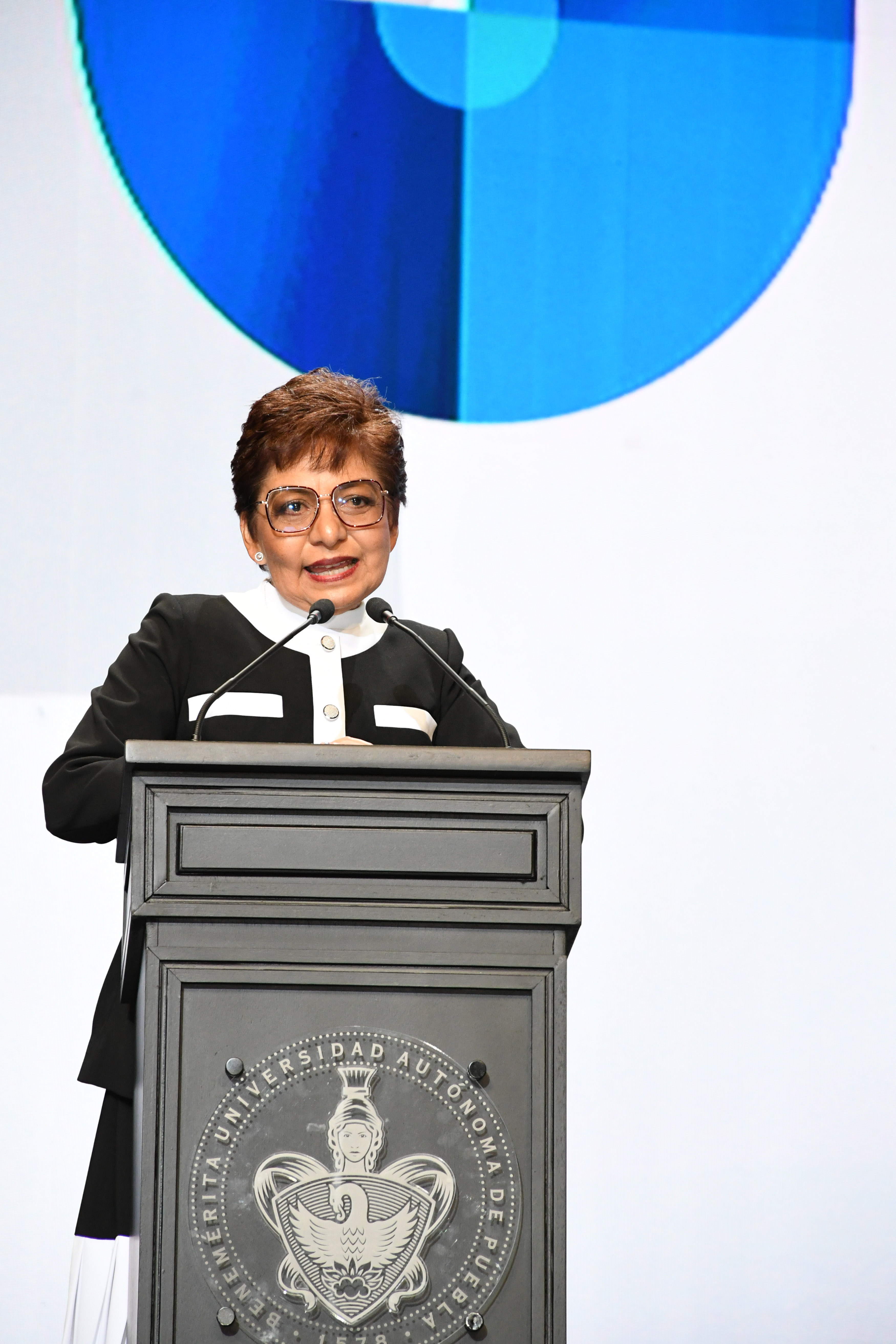 Juntos caminamos con pasos firmes, asegura la Rectora Lilia Cedillo al rendir su Tercer Informe ...